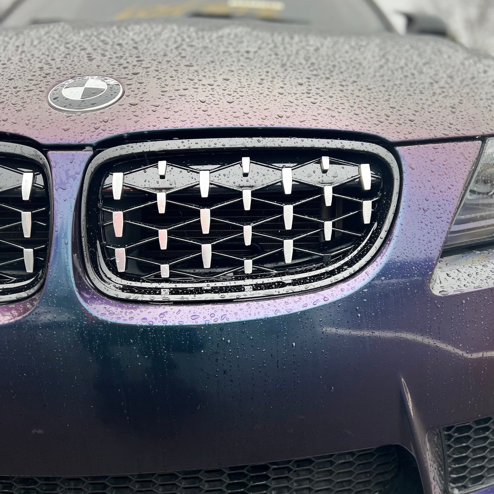 G20 Style Front Grille Diamond Mesh for BMW E90/E91 LCI 3-series – DXTuning